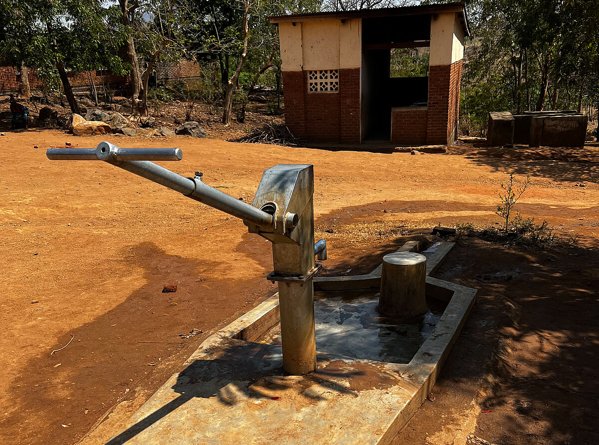 Visit to the LINEAR school in Malawi - Africa | LINEAR