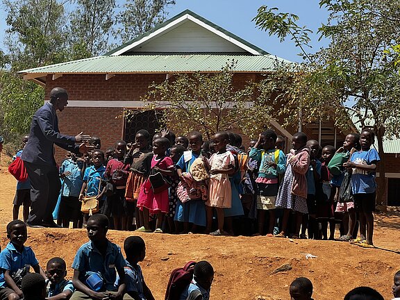 Visit to the LINEAR school in Malawi - Africa | LINEAR