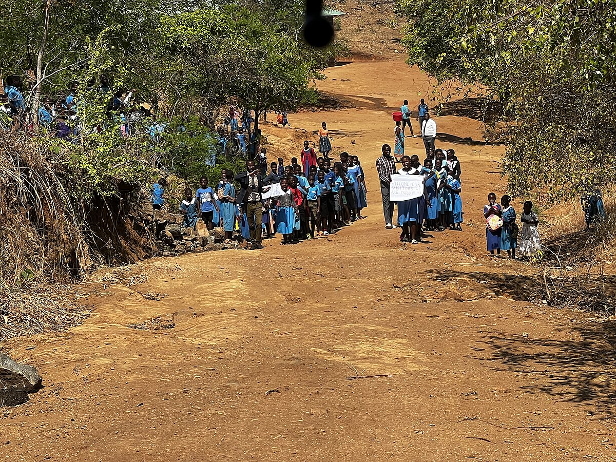 Visit to the LINEAR school in Malawi - Africa | LINEAR