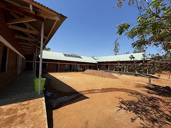 Visit to the LINEAR school in Malawi - Africa | LINEAR